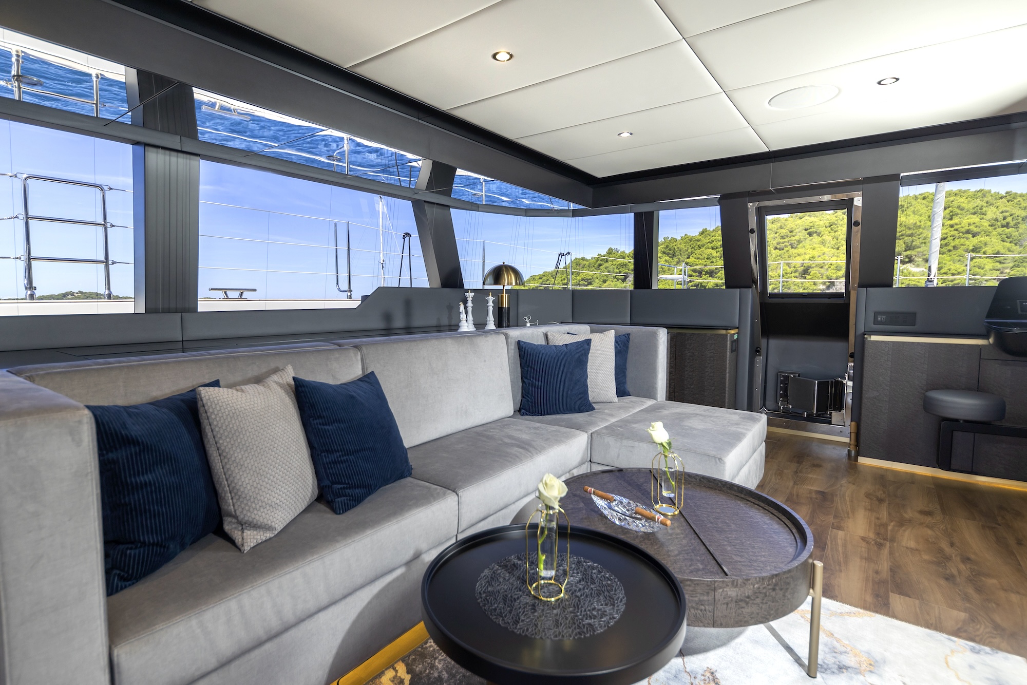 MR SI Yacht Charter Details, Sunreef | CHARTERWORLD Luxury Superyachts